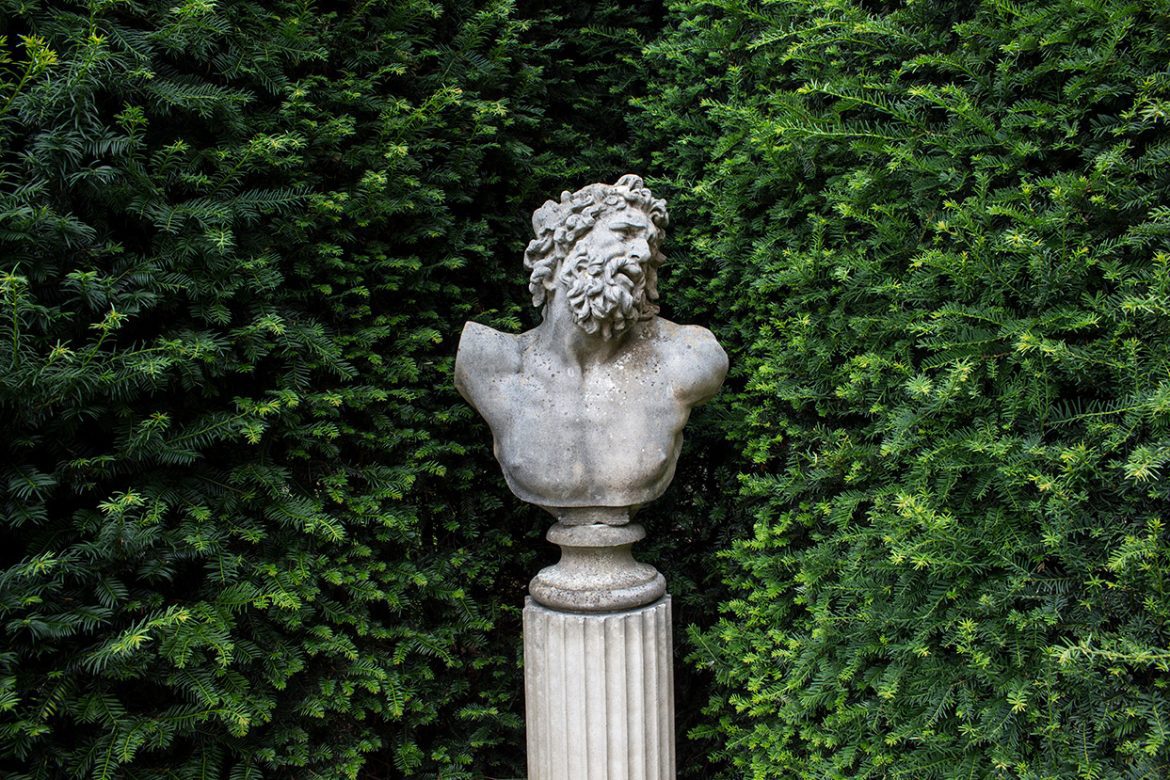 Artist & Sculptor with Great Knowledge of Classical Architecture